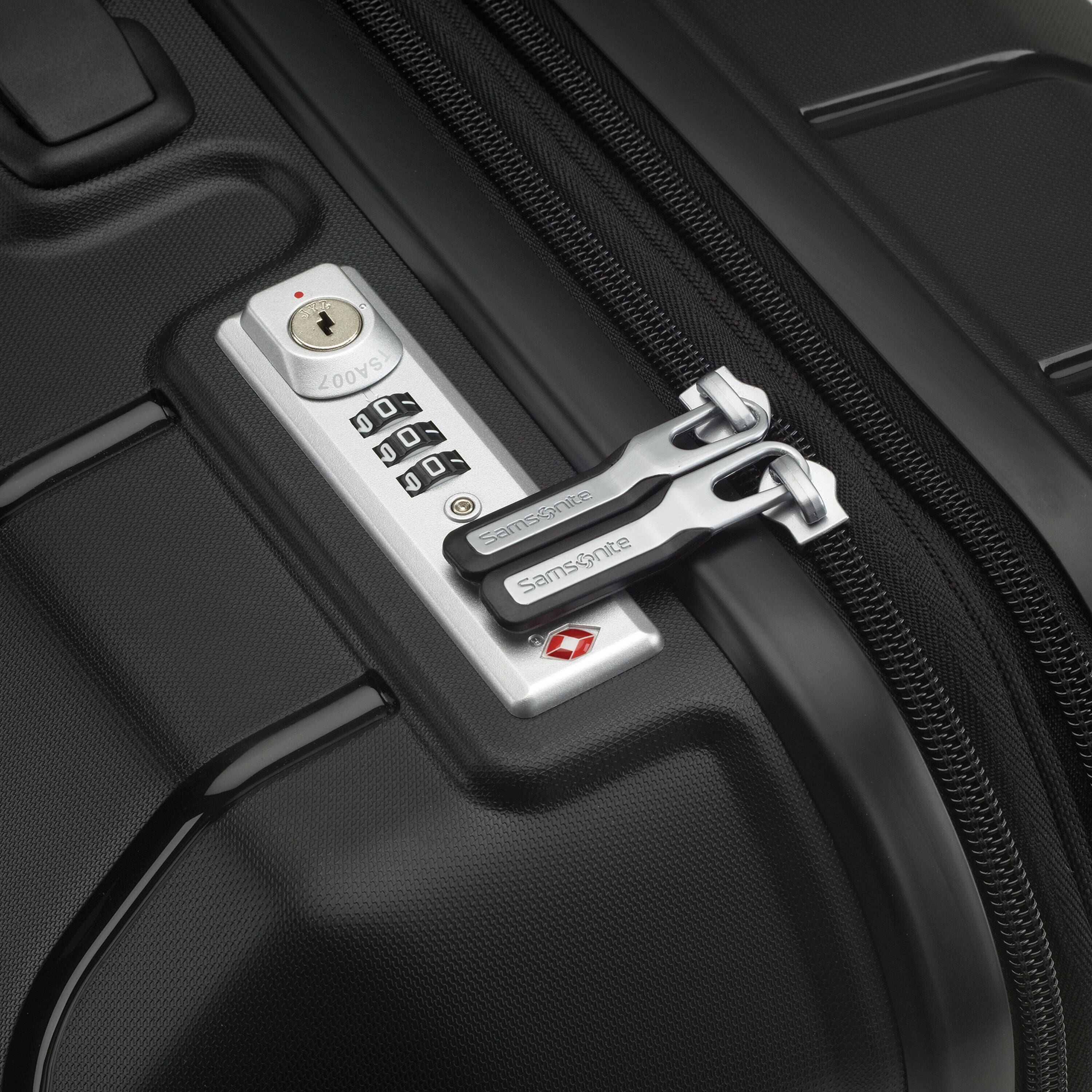 Freeform Medium Spinner | Checked | Luggage | Samsonite Canada